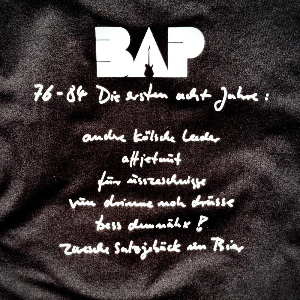 Zeitreise T-Shirt – 76-84 Die ersten acht Jahre – Niedeckens BAP Official